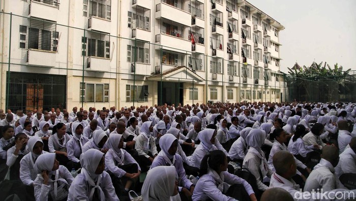 Melihat Ribuan Mahasiswa Baru Jalani Ospek di UNJ