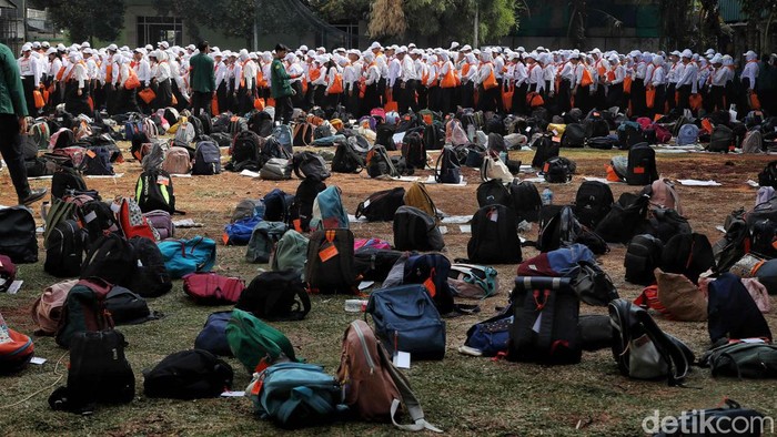 Melihat Ribuan Mahasiswa Baru Jalani Ospek di UNJ