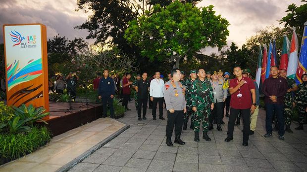 Kapolri Tinjau Persiapan KTT IAF di Bali, Pastikan Keamanan Maksimal Kapolri Tinjau Persiapan KTT IAF di Bali, Pastikan Keamanan Maksimal