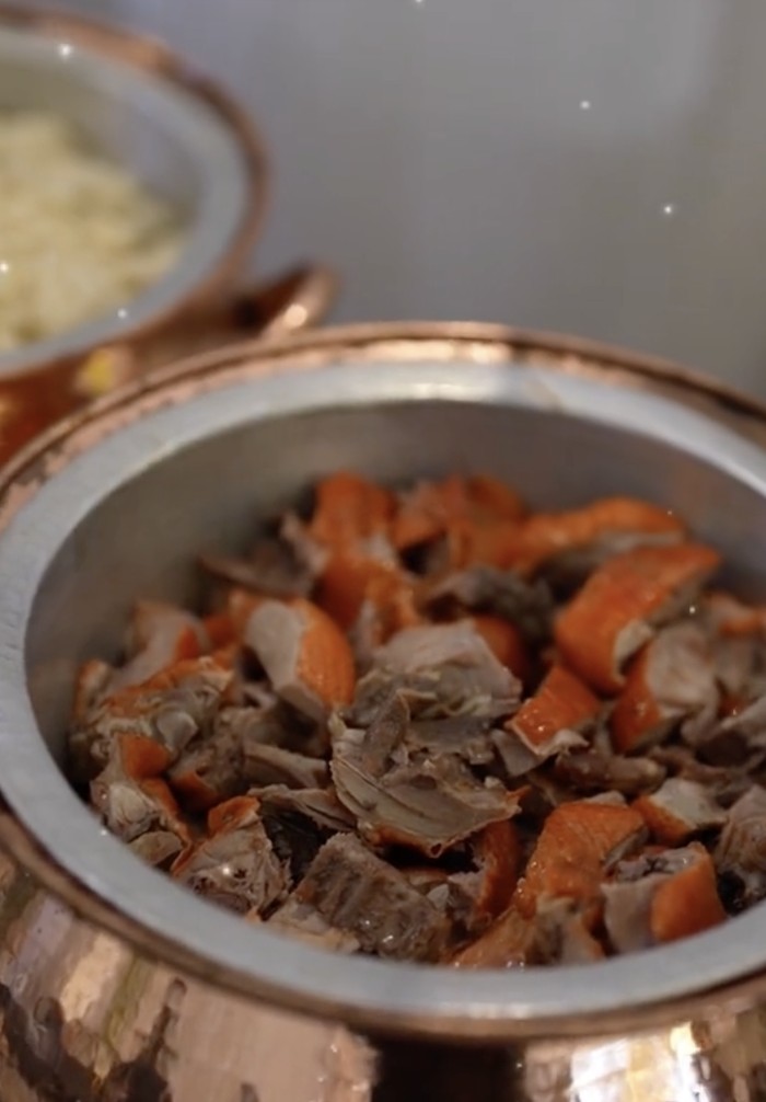 Mewah! Menu Ultah Mama Ala yang Digelar Tasyi Athasyia di Hotel