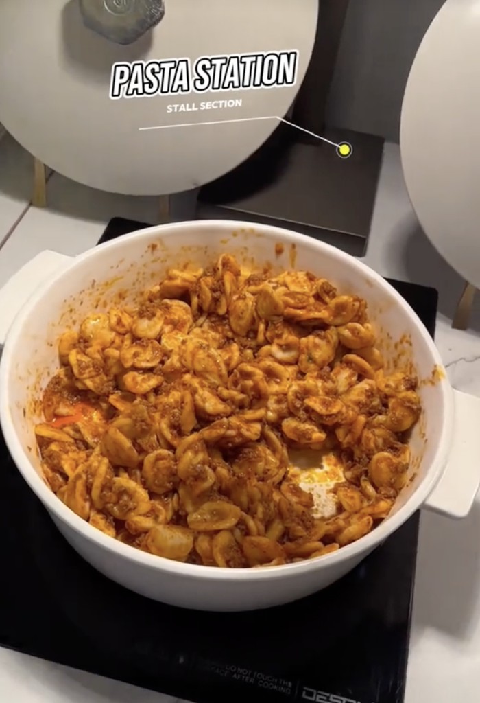 Mewah! Menu Ultah Mama Ala yang Digelar Tasyi Athasyia di Hotel