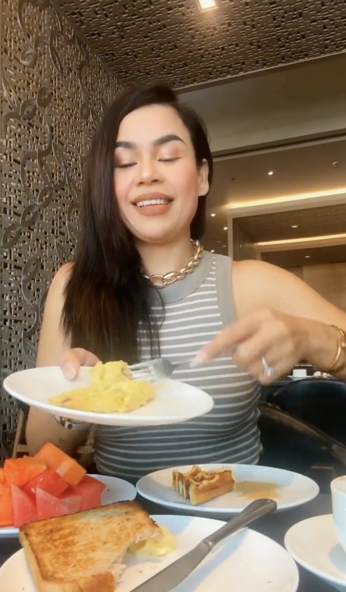 Seru! Melaney Ricardo Kulineran Bareng Geng Menteri Ceria dan Keluarga