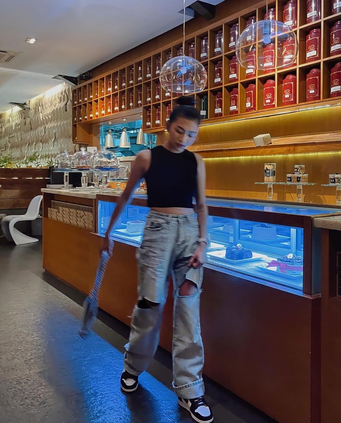 Serunya Shakilla Astari saat Ngopi di Paris