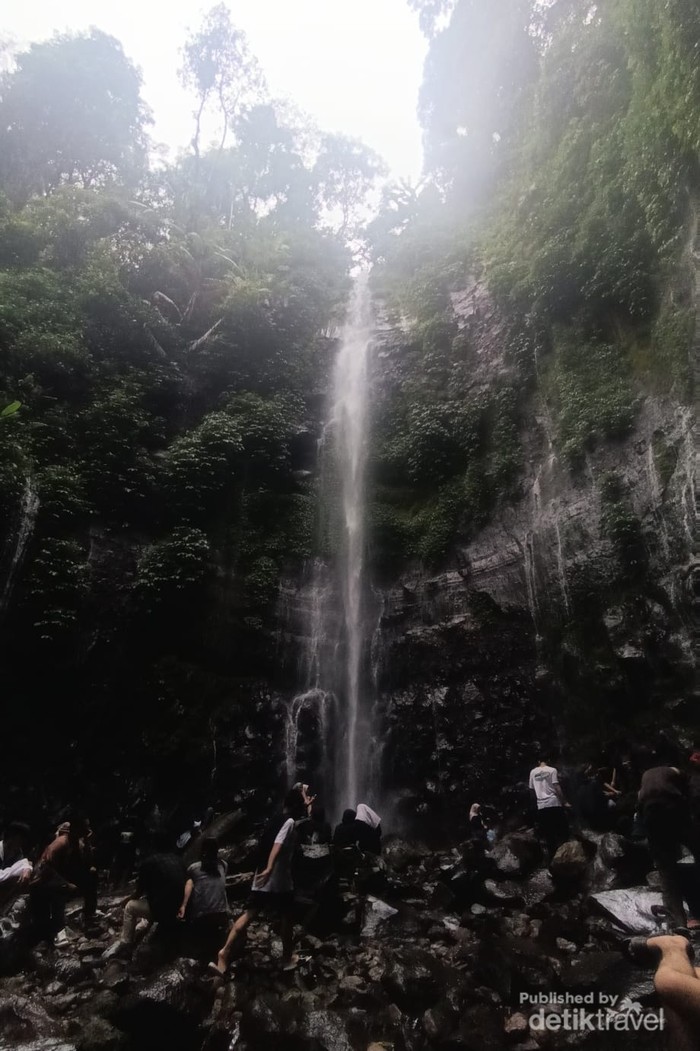 Trekking Seru dan Menantang Menuju Curug Lawe di Semarang