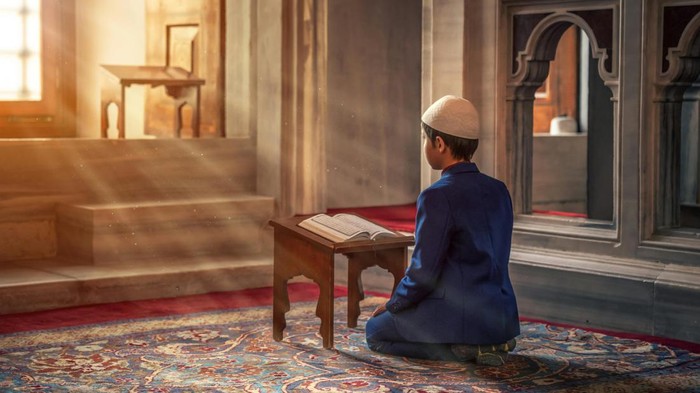 Arti dan Tafsir Lam Yalid Walam Yulad, Surat Al-Ikhlas Ayat 3 Arti dan Tafsir Lam Yalid Walam Yulad, Surat Al-Ikhlas Ayat 3