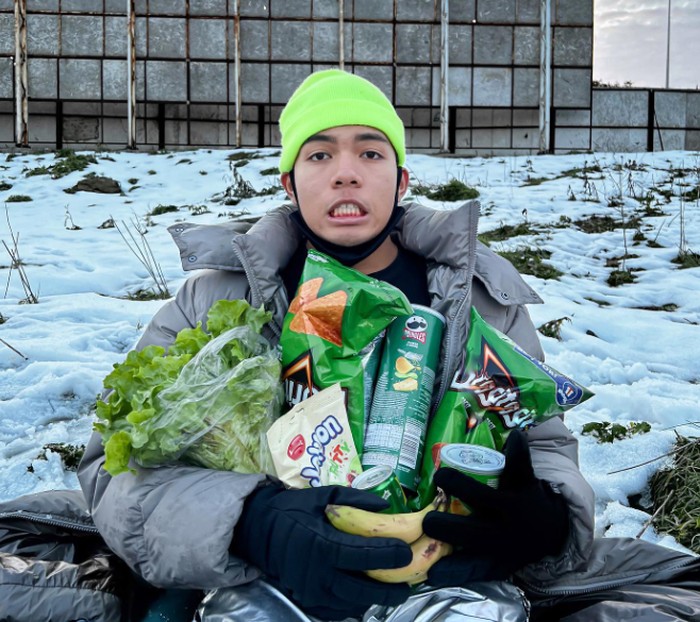 Saaih Halilintar Borong Makanan hingga Lahap Makan Durian