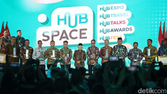Potret Tiga Eks Menhub Terima Penghargaan di Hub Space 2024