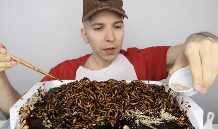 Nikocado Avocado Tampil Ramping Untuk Mukbang Usai Turun BB 113 Kg