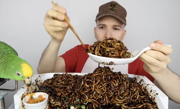 Nikocado Avocado Tampil Ramping Untuk Mukbang Usai Turun BB 113 Kg