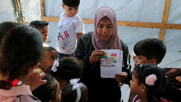 Potret Anak-anak Gaza Sekolah di Reruntuhan Bangunan