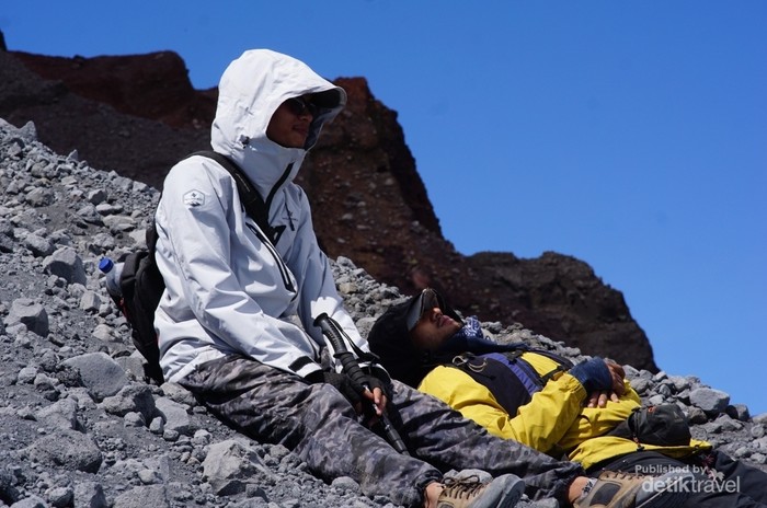 Kenalan dengan Letter E, Jalur Puncak Rinjani yang Bikin Nyerah