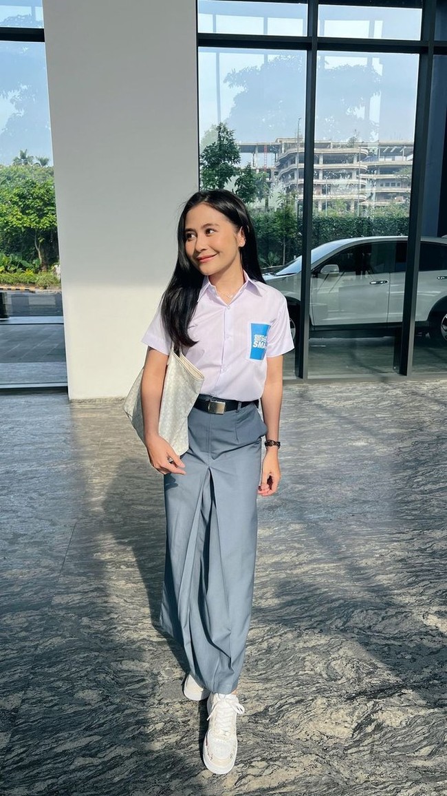 Foto Prilly Latuconsina Cosplay Jadi Siswi SMA, Dipuji Bak Primadona Sekolah