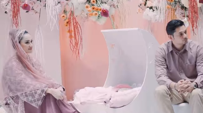 7 Foto Andrew Andika & Tengku Dewi di Aqiqah Anak, Dulu Selingkuh Kini Akur