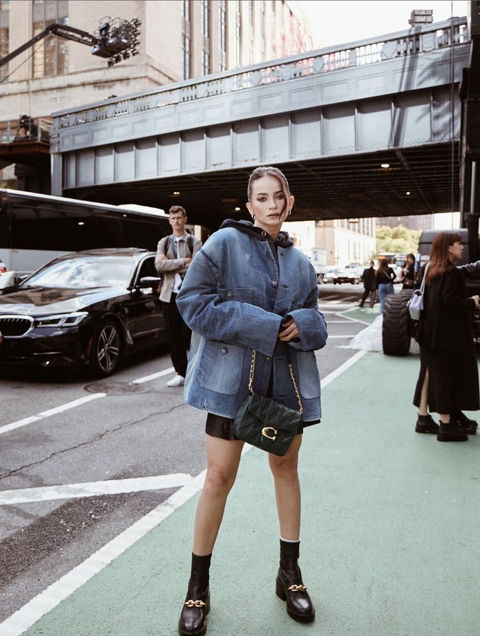 Potret Gaya Memukau Enzy Storia dan Syifa Hadju di New York Fashion Week