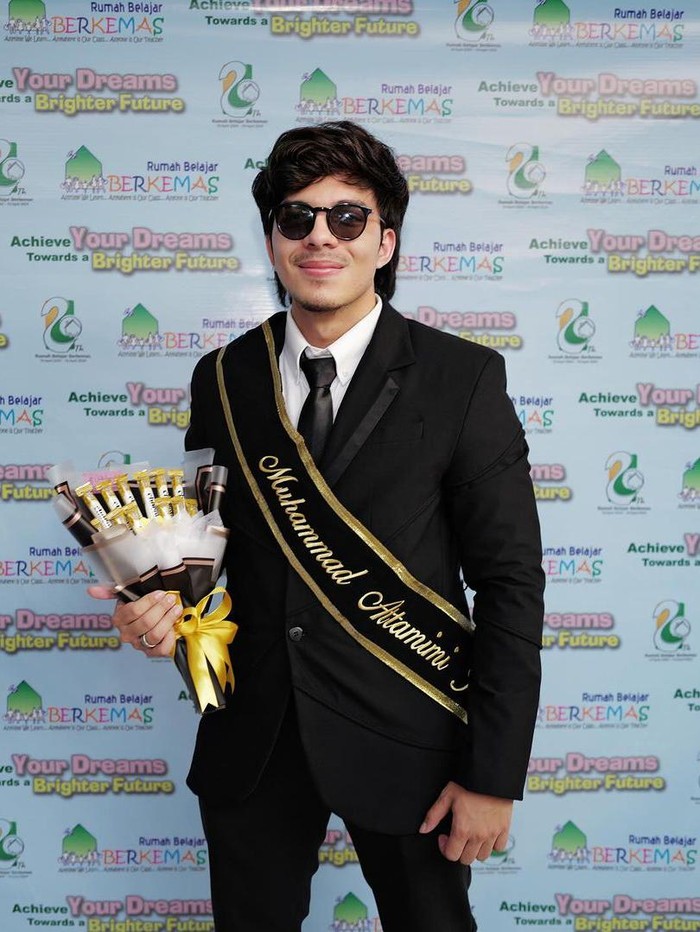 Senyum Semringah Atta Halilintar Dapat Ijazah SMA di Usia 29 Tahun