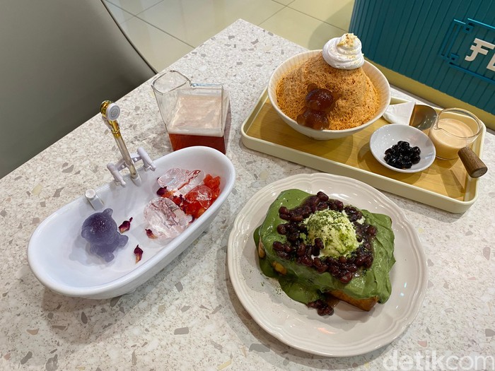 Kakigori Thai Tea yang Legit Segar Ada di Kafe Bernuansa Jepang Ini