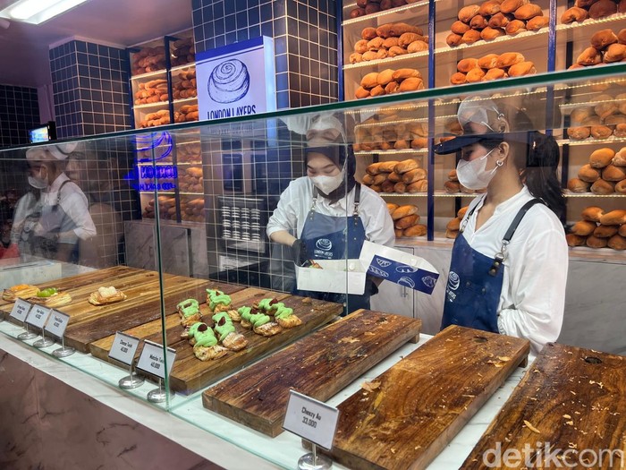 Pastry Topping Buah Segar di Bakery Blok M Ini Lagi Ramai Diantre