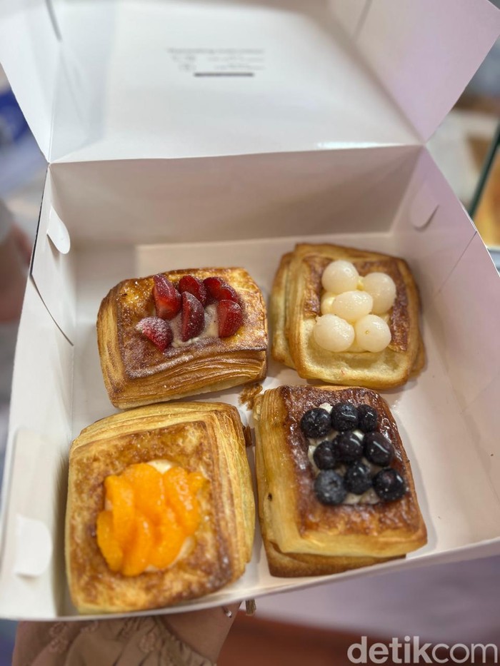 Pastry Topping Buah Segar di Bakery Blok M Ini Lagi Ramai Diantre