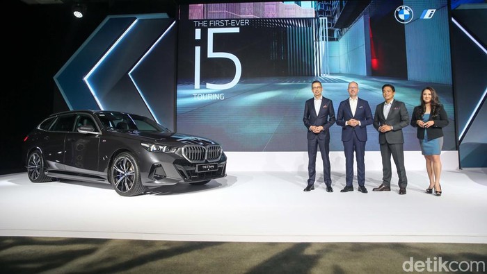 Potret BMW i5 Touring Electric yang Baru Meluncur di Indonesia