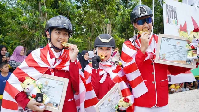 7 Potret Putri Irfan Hakim Ukir Prestasi di PON 2024, Raih Emas dari Berkuda