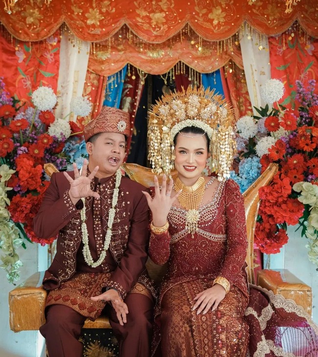 8 Foto Pernikahan Dustin Tiffani & Ditha Rizky, Gelar Resepsi Hingga 4 Kali