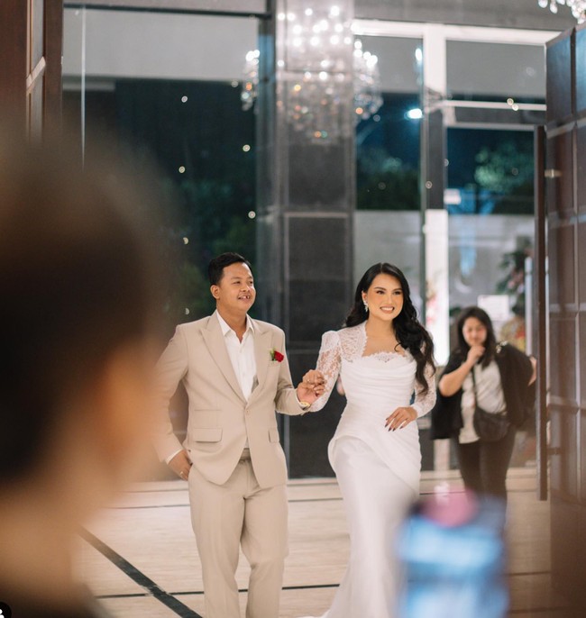 8 Foto Pernikahan Dustin Tiffani & Ditha Rizky, Gelar Resepsi Hingga 4 Kali