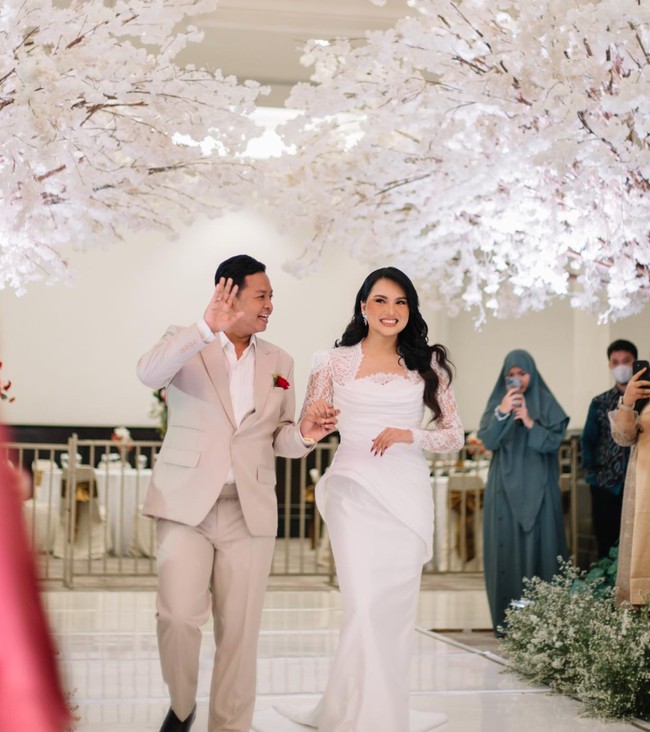 8 Foto Pernikahan Dustin Tiffani & Ditha Rizky, Gelar Resepsi Hingga 4 Kali