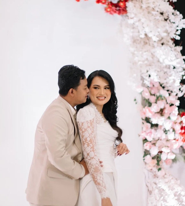 8 Foto Pernikahan Dustin Tiffani & Ditha Rizky, Gelar Resepsi Hingga 4 Kali