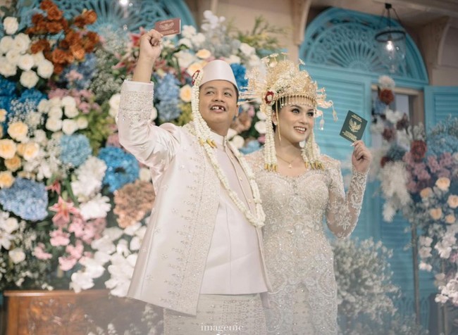 8 Foto Pernikahan Dustin Tiffani & Ditha Rizky, Gelar Resepsi Hingga 4 Kali
