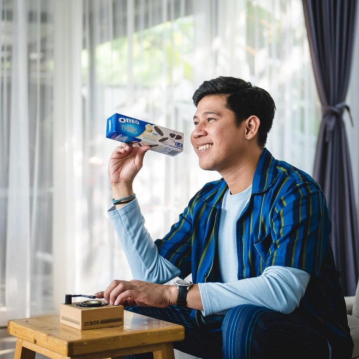 Potret Nino RAN Makan Kue hingga Kulineran di Jepang