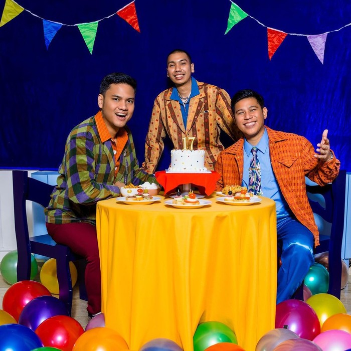 Potret Nino RAN Makan Kue hingga Kulineran di Jepang