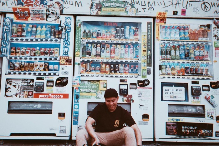 Potret Nino RAN Makan Kue hingga Kulineran di Jepang