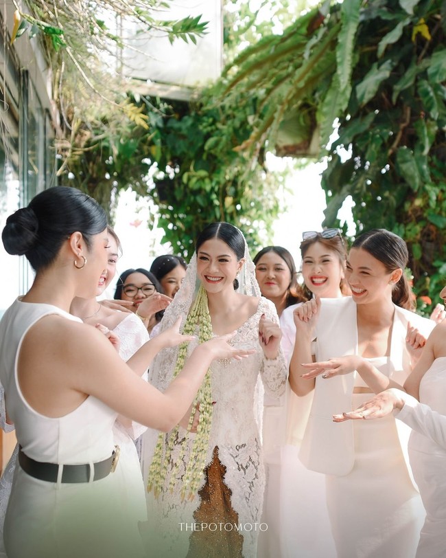 Potret Hana Saraswati Menikah dengan Justin Harijawan, Serba Putih Saat Akad