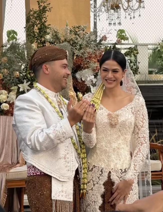 Potret Hana Saraswati Menikah dengan Justin Harijawan, Serba Putih Saat Akad