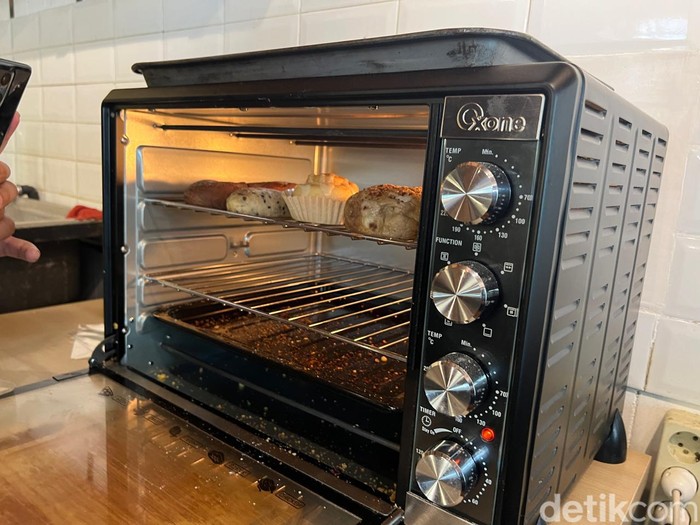 Roti Sourdough yang Lembut Chewy Ada di Artisan Bakery Tebet