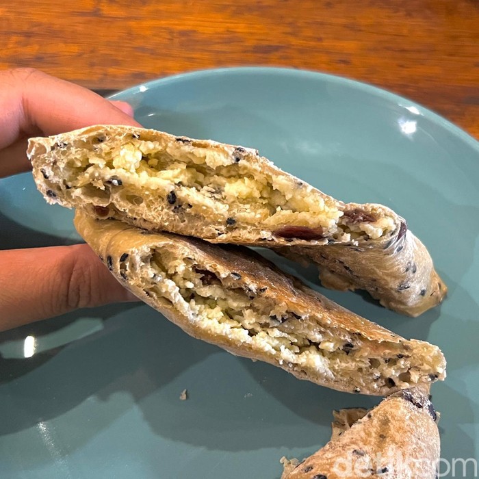 Roti Sourdough yang Lembut Chewy Ada di Artisan Bakery Tebet