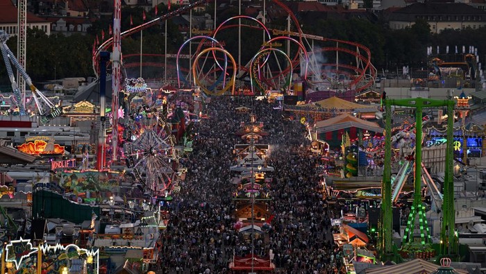 Hingar Bingar Festival Bir Terbesar Dunia Oktoberfest