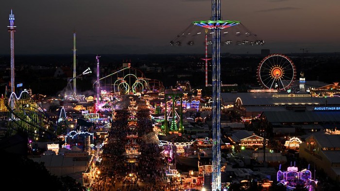 Hingar Bingar Festival Bir Terbesar Dunia Oktoberfest