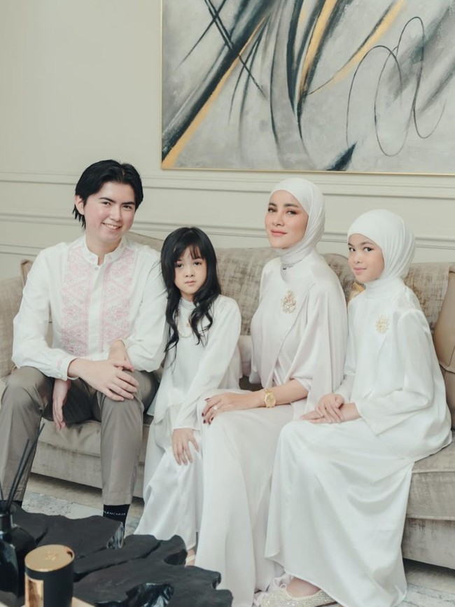 7 Foto Sean Mikael Eks Pacar Lolly, Kini Sudah Punya Kekasih Baru