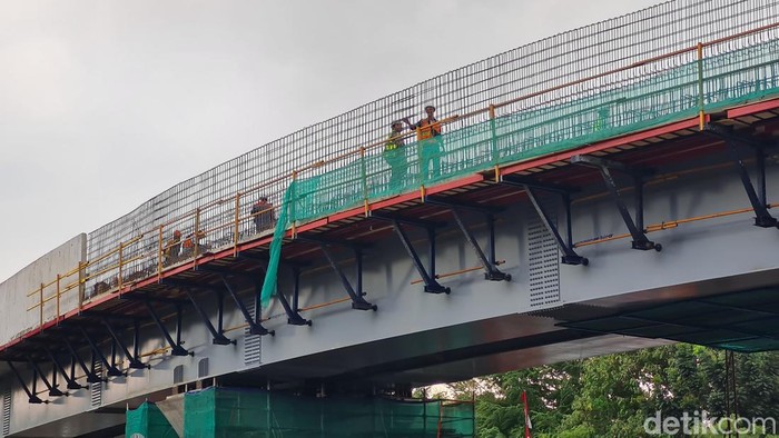 Potret Terbaru Pembangunan LRT Velodrome ke Manggarai