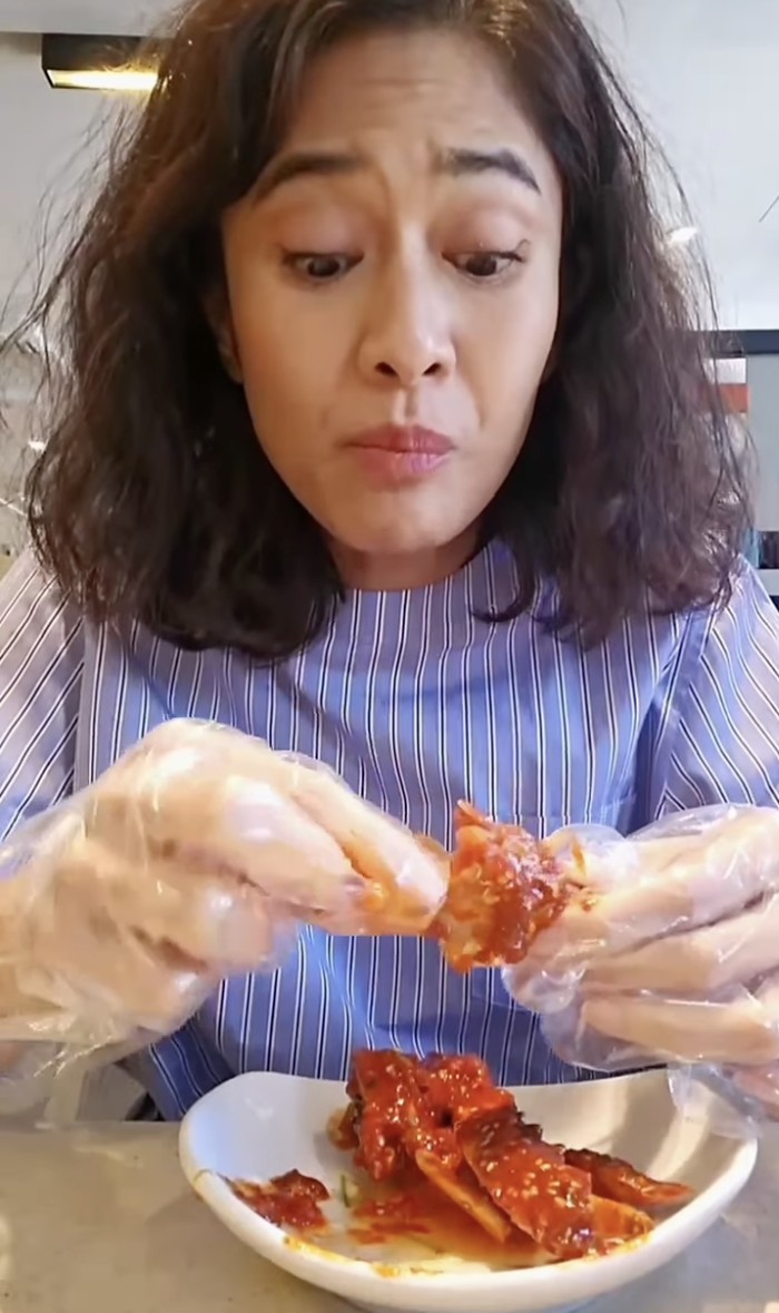 Dian Sastro Kulineran Di Seoul Sebelum Terima Penghargaan Gadis Kretek