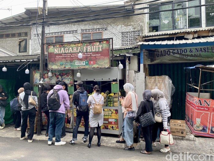 Ini Gaya Bang Ucup, Penjual Jus Niagara Fruit yang Viral
