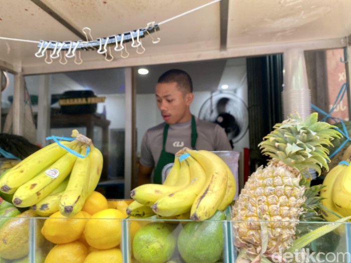 Ini Gaya Bang Ucup, Penjual Jus Niagara Fruit yang Viral