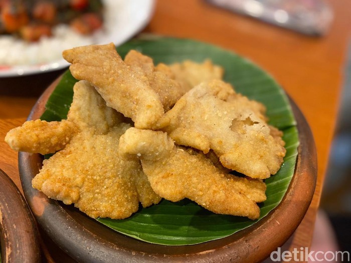 Huahh! Tersambar Pedasnya Olahan Lidah Sapi dan Cumi Oseng