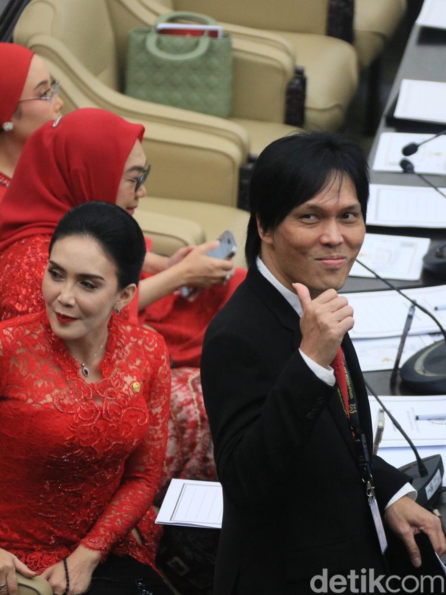 10 Gaya Artis yang Jadi Anggota DPR di 2024, Mulan Hingga Verrel Bramasta