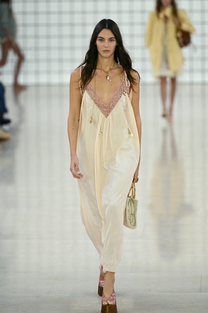 Jujur.. Vittoria Ceretti Cerita Rasanya Jadi Pacar Leonardo DiCaprio