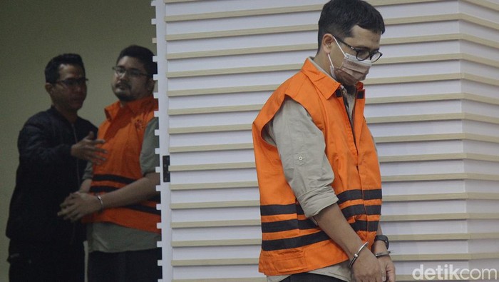KPK Tahan Tersangka Baru Kasus Korupsi APD Kemenkes KPK Tahan Tersangka Baru Kasus Korupsi APD Kemenkes