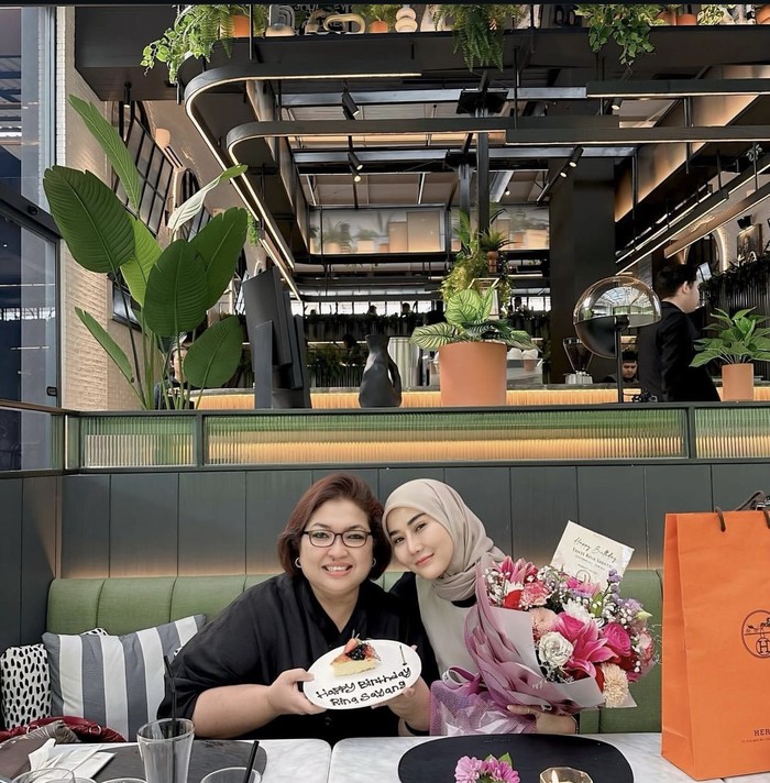 Marissya Icha Asyik Makan dan Ngeteh di New York hingga Prancis