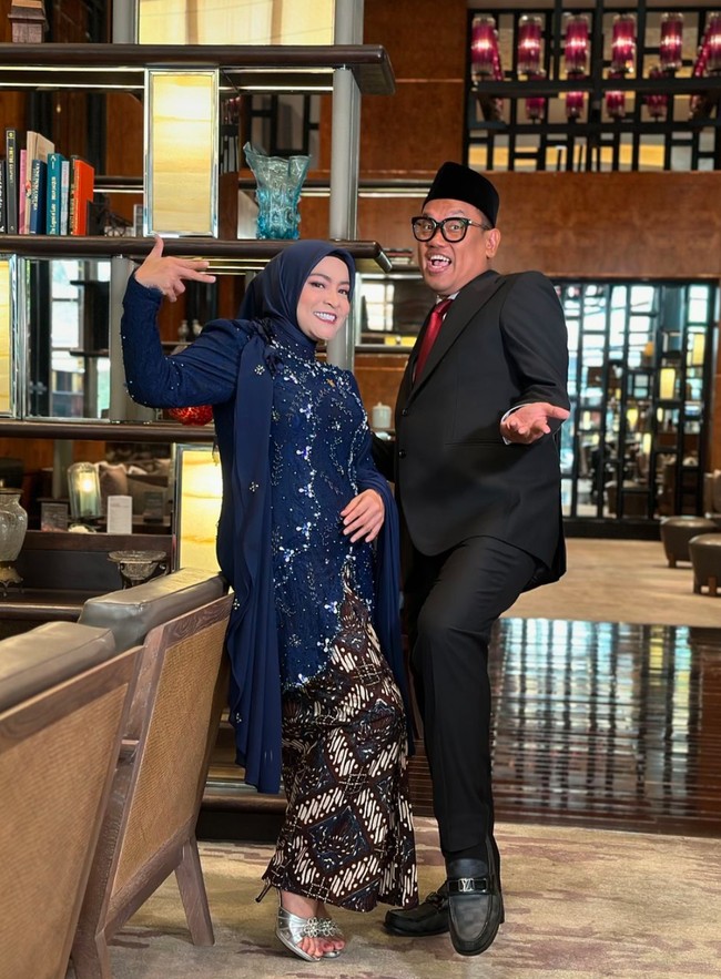 8 Gaya Uya Kuya & Istri Jadi Anggota DPR dan DPRD, Pamer Wajah Sumringah
