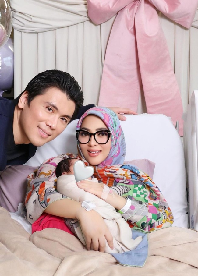 7 Foto Baby R Putri Syahrini-Reino Barack, BB Sudah 6 Kg di Usia 2 Bulan